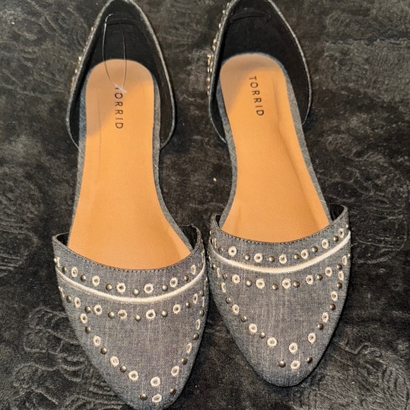 torrid | Shoes | Torrid Black Flats With Sophisticated Design | Poshmark